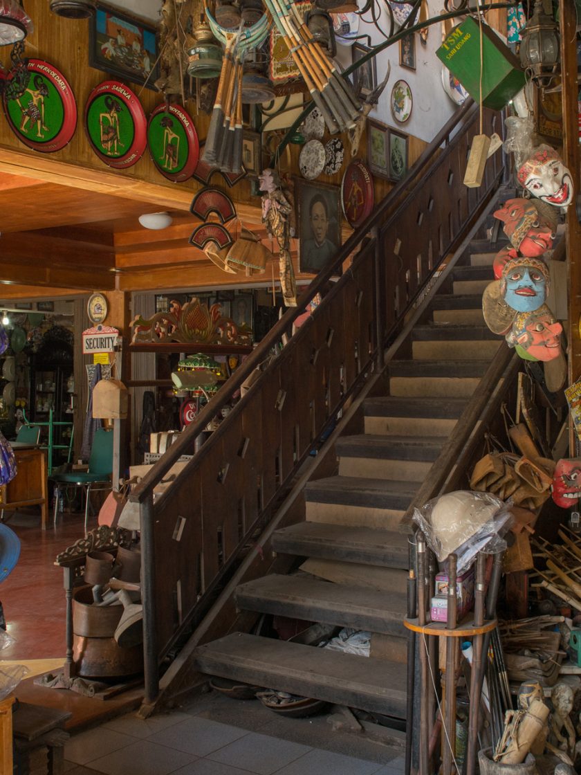 Pasar Triwindu - Traditional Shopping Indonesia