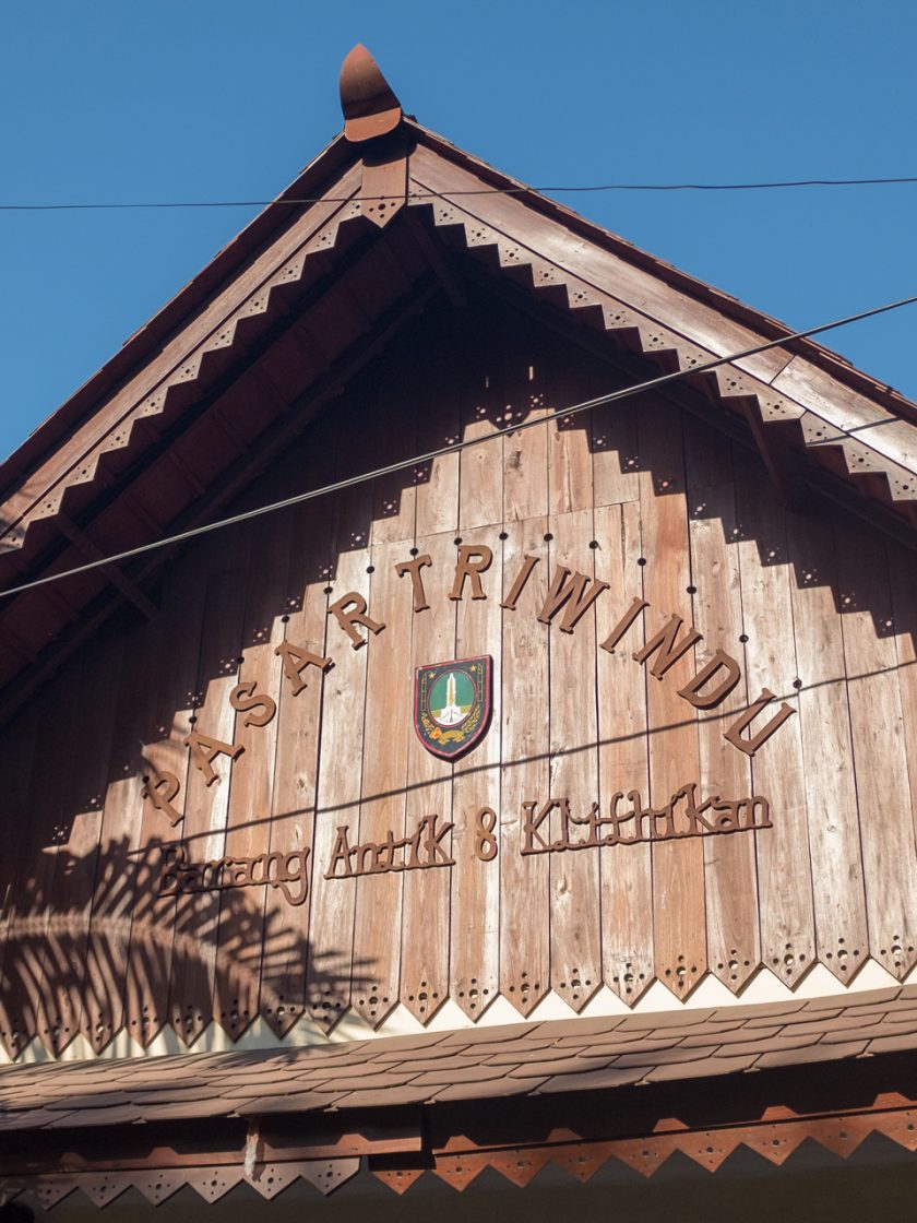 Pasar Triwindu - Traditional Shopping Indonesia