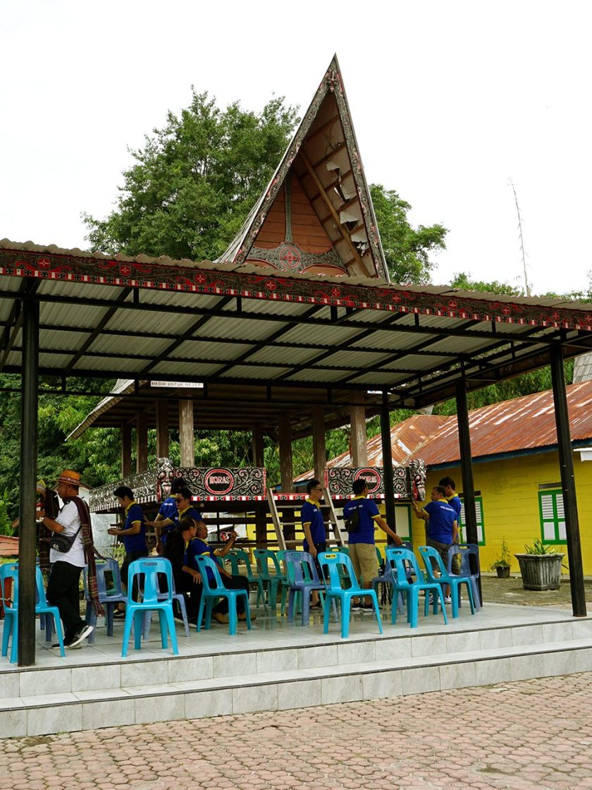 Pasar Tomok - Traditional Shopping Indonesia