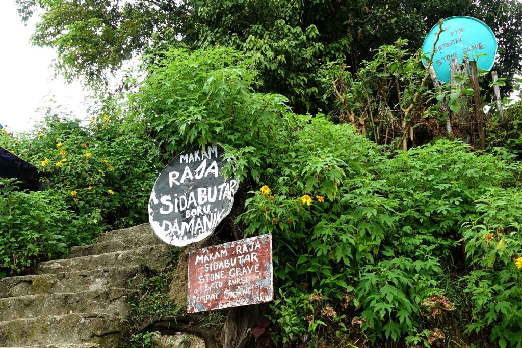 Pasar Tomok - Traditional Shopping Indonesia
