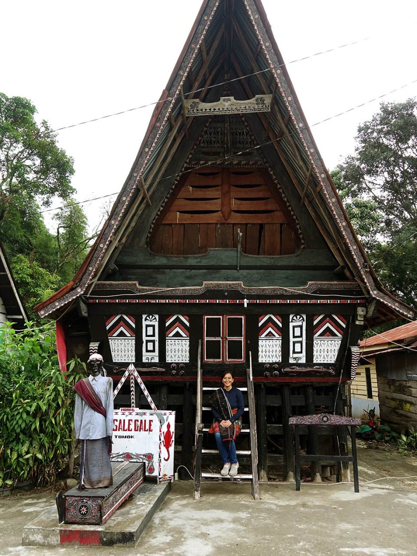 Pasar Tomok - Traditional Shopping Indonesia