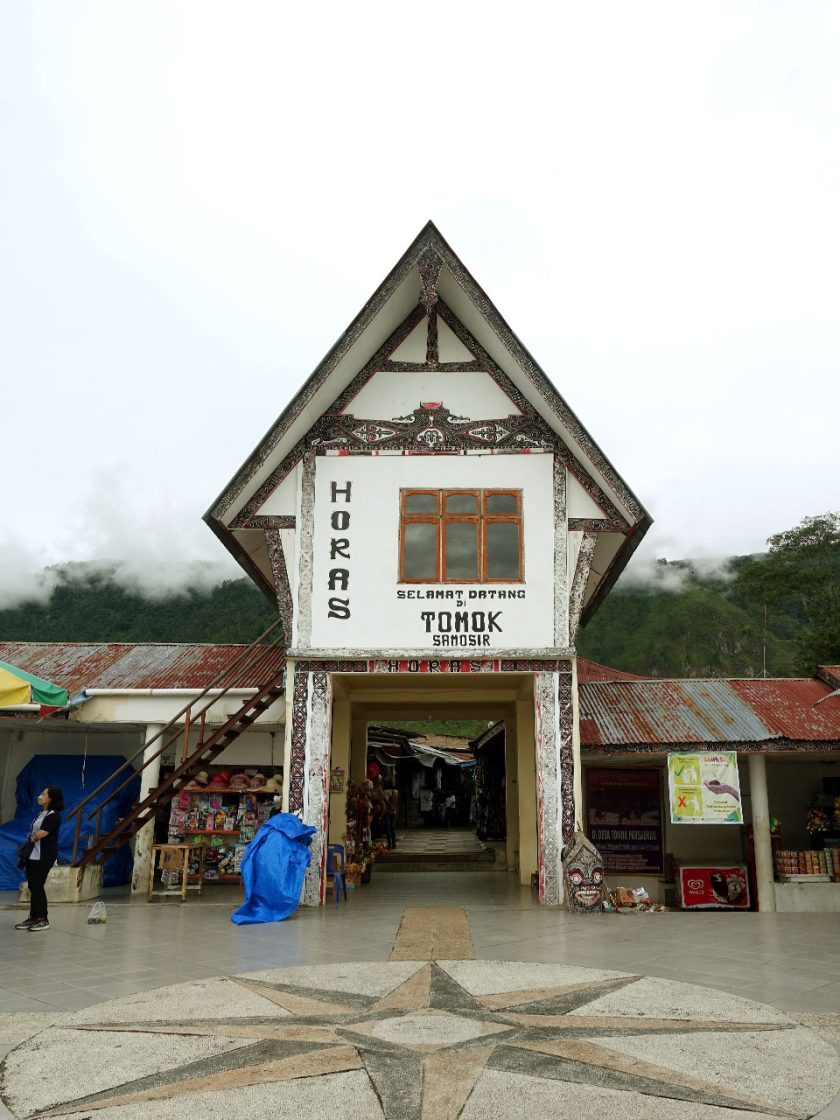 Pasar Tomok - Traditional Shopping Indonesia
